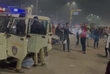 Sword wielding mob attacks police causes havoc in Ahmedabad's Rakhial ...