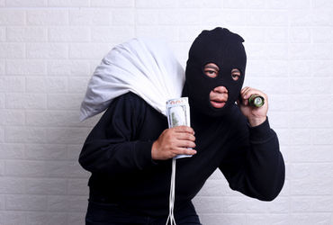 Angadia firm carrier looted of ₹20 lakh by scooter borne thieves in ...