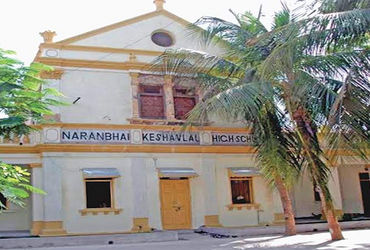 વલ્લભભાઈ પેટલાદના શાળાજીવનથી જ સરદાર બન્યા હતા અને એકતાના હિમાયતી પણ ...