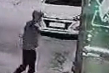 શાહરૃખખાનના ઘરમાં ચોરી કરવા ઘૂસેલો ચોર ભરૃચની ચોરીમાં ઝડપાયો | theft caught in Bharuch - Gujarat ...