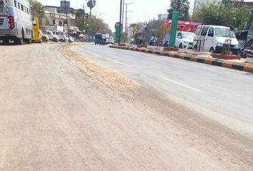 હરણી- વારસિયા રિંગ રોડ પર ઓઈલ ઢોળાતા વાહન ચાલકો સ્લીપ થયા | oil spill ...