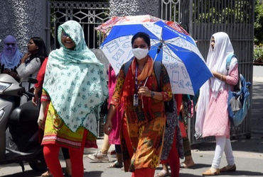 As Gujarat sees slight cooling trend on weekend hot and humid weather ...