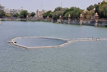 જામનગર શહેરમાં ઉનાળાના આકરા તાપમાં તળાવમાં પાણીની સપાટી ઘટતાં રણમલ ...