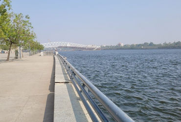 Day one of Sabarmati clean up yields no visible result
