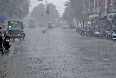 જેસરમાં ધોધમાર એક ઈંચ, તળાજામાં મીની વાવાઝોડા સાથે અર્ધો ઈંચ માવઠું ...