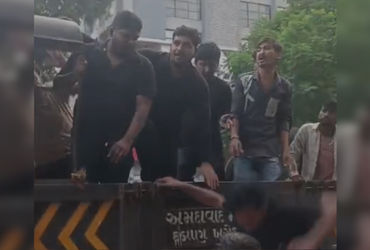 AMC workers attacked during anti encroachment drive in Anandnagar two ...