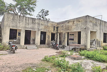 ધોળકા શહેરમાં વધુ 20 જર્જરિત મકાન ધારકોને નોટિસ ફટકારાઇ | Notices ...