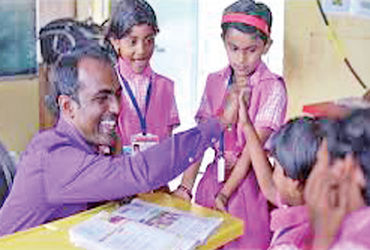 વાત એવા શિક્ષકની જેમણે ક્યુઆર કોડથી બાળકોને ભણાવવાનું શરૂ કર્યું ...