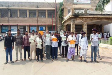 વઢવાણના ખોડુ ગામની ગૌચર જમીન પર ગેરકાયદેસર ખનન મુદ્દે કલેક્ટરને રજૂઆત ...