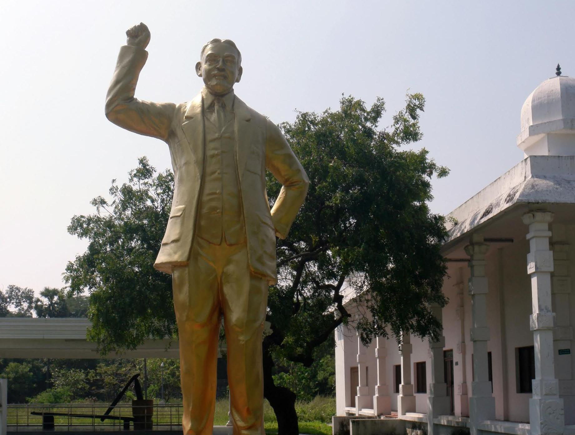 જયારે ચેમ્પકારમણ પિલ્લાઇ હાથ ઉંચા કરીને સુભાષચંદ્ર સમક્ષ બોલ્યા જય હિંદ ...