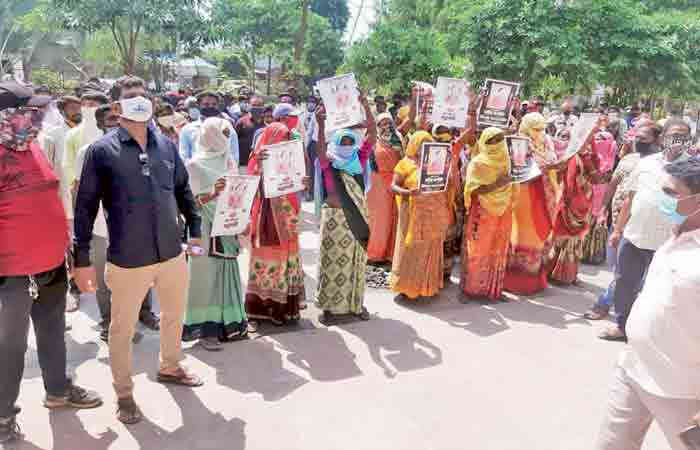 હાથરસની પીડિતાને શ્રદ્ધાંજલિ આપવા વઢવાણમાં અનુ.જાતિ સમાજની કેન્ડલ માર્ચ ...