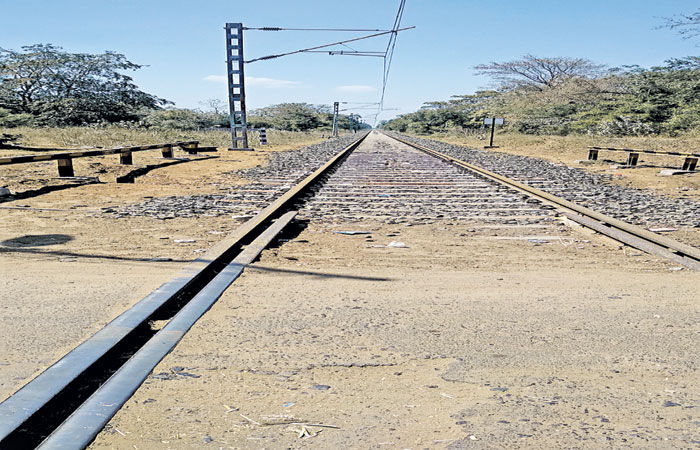 નડિયાદ-મોડાસા રેલવે લાઈન ઇલેક્ટ્રિક બનાવવાની હોવાથી લાંબા સમયથી બંધ ...