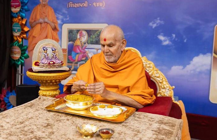 BAPS મહોત્સવની 8 મહિના અગાઉ શરૂ કરાઈ હતી તૈયારીઓ, કાર્યકર્તાઓનો સંઘર્ષ ...