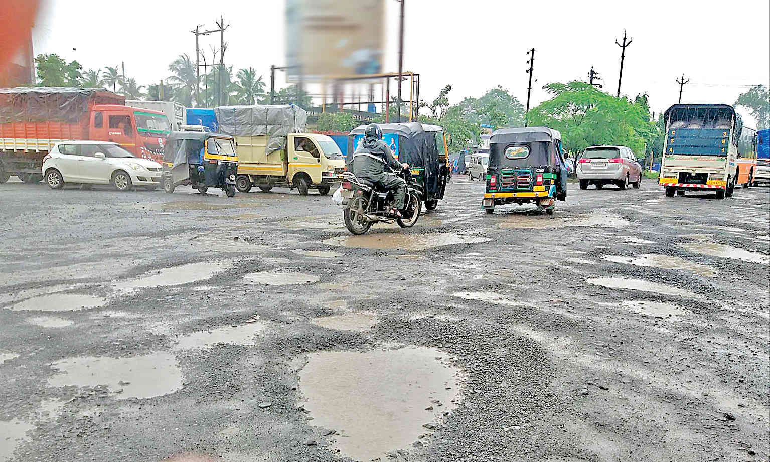 વાપી ચાર રસ્તાથી ચણોદનો માર્ગ બિસ્માર : વાહન ચાલકો ત્રાહિમામ | From ...