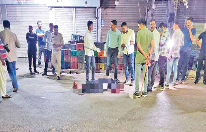 આણંદની મિનરવા ચોકડી પાસે ગળામાં છરીના ઘા મારી યુવકની હત્યા | A young ...