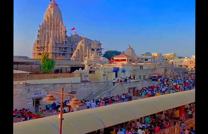 કૃષ્ણધામ દ્વારકામાં ઉજવાયો ફૂલડોલોત્સવ, લાખો ભક્તોએ કર્યા કાળિયા ઠાકરના ...