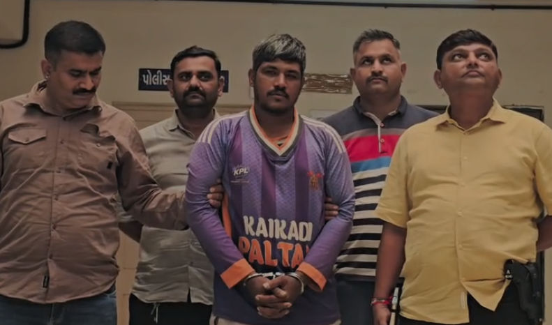 અમદાવાદ: પોલીસ વાન આડે ઊભા રહી દાદાગીરી કરનારો રીઢો ગુનેગાર ઝડપાયો ...