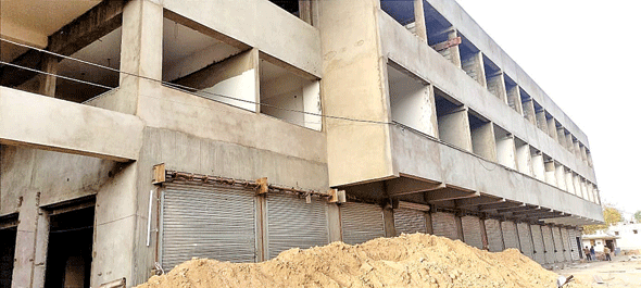 ભુજ બસ પોર્ટ કે પછી ધંધાકીય કોમ્પલેક્ષ? નવા બસ સ્ટેશનની ઊંચાઈ સામે પણ ...