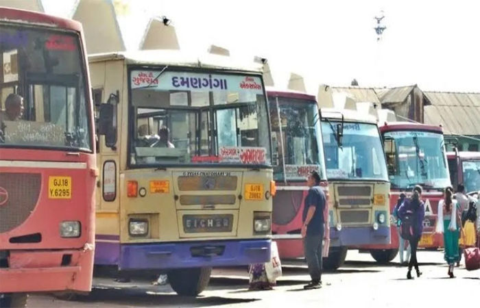 ભાવનગરના 8 ડેપોની 50 એસટી બસ અમરેલી ફાળવાતા હજારો મુસાફરો રઝળ્યાં ...