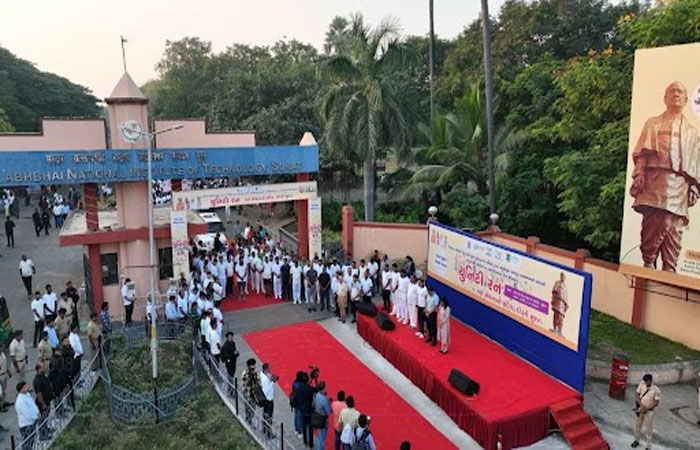 યુનિટિ રન SVNIT કેમ્પસ થી કારગીલ વિજય ચોક સુધી અને ત્યાંથી પરત SVNIT ...