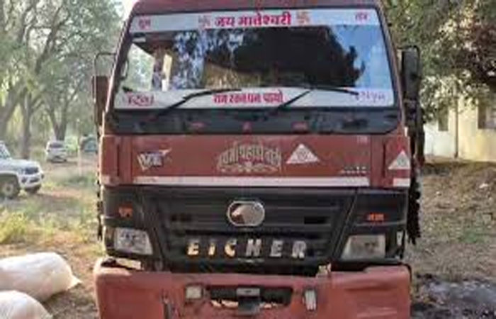 મંગલપુરની સીમમાંથી 14.38 લાખનો વિદેશી દારૂ ભરેલી એક આઈસર ઝડપાઈ | An ...