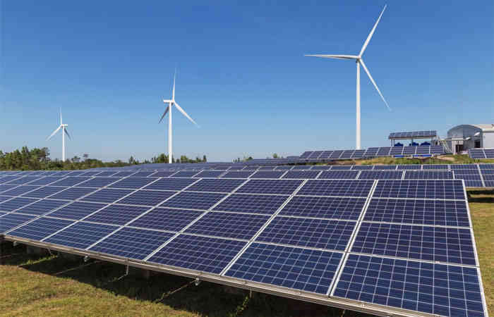 ભારતનો પહેલો વિન્ડ-સોલર હાઇબ્રિડ પાવર પ્લાન્ટ શરૂ | Adani Green Energy ...