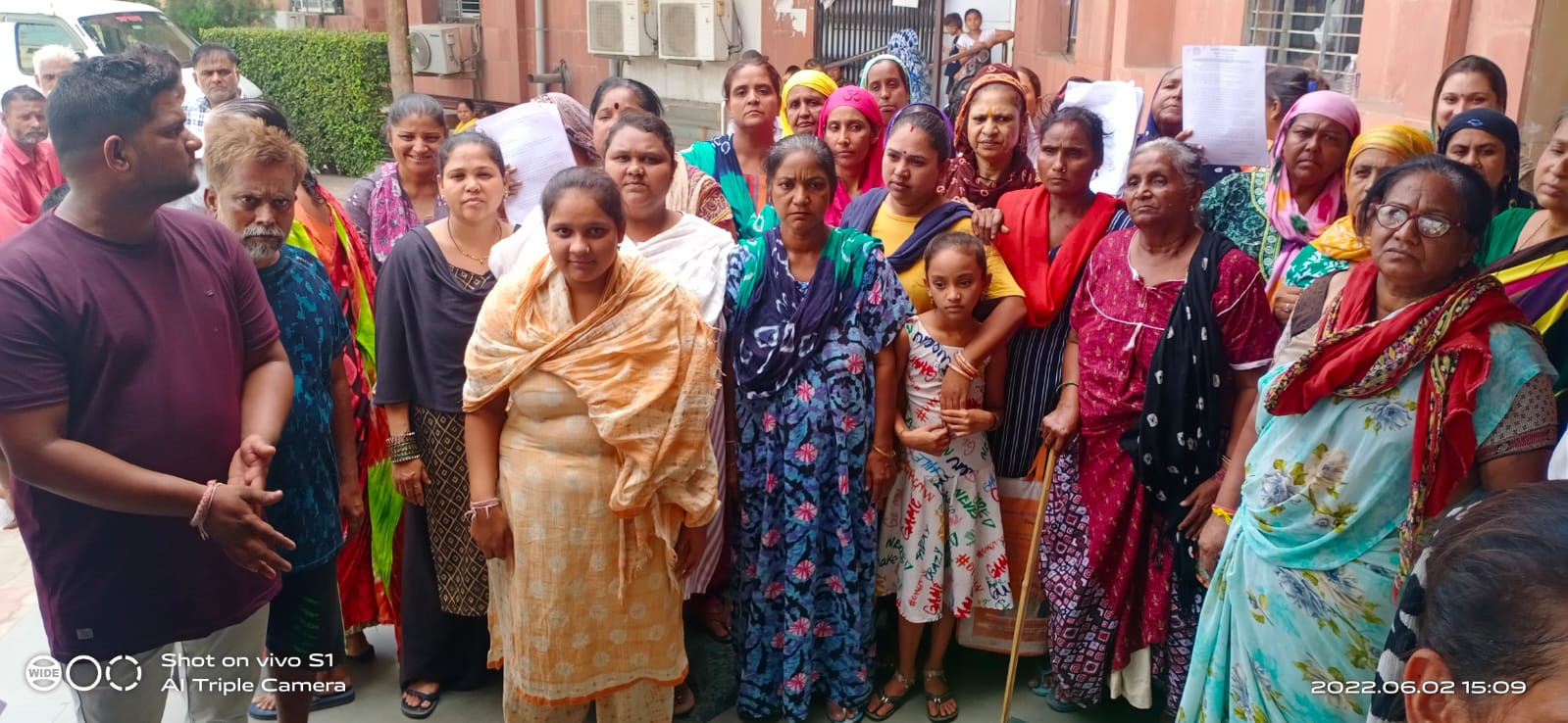 છારાનગરના ૧૦૦ થી વઘુ ઘર ખાલી કરવાની નોટીસના મામલે રજૂઆત થઇ | people ...