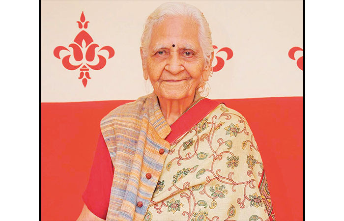 જીવનની ઢળતી સાંજે ઝબૂકતી યૌવનવીજ | Shatdal Magazine Anuradha Derasari ...