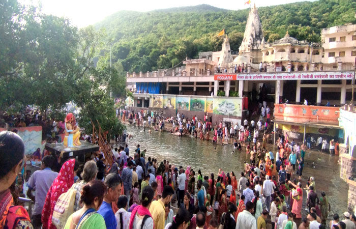 શ્રાવણની પૂર્ણાહૂતિઃ શિવમંદિરો, પિતૃતર્પણ સ્થળોએ લોકો ઉમટયા | Purnahuti ...