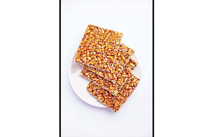 જેણે ના ખાધી ચીકી, એની ઉત્તરાયણ ફીકી | Shatdal Magazine Chintan Buch ...